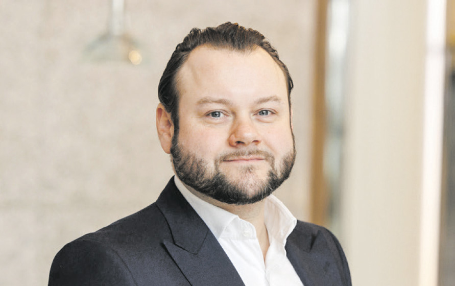 Hannes Cizek am Steuer – mnews – medianet.at