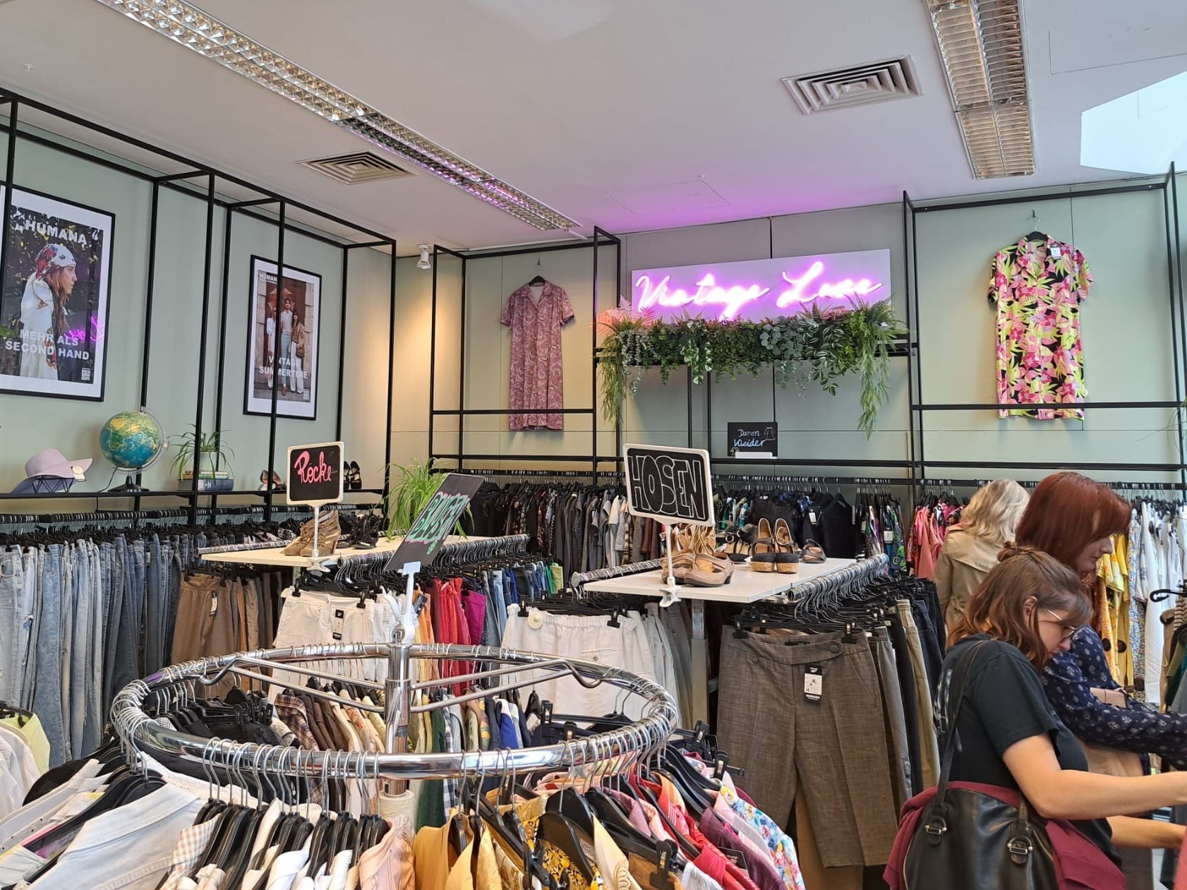 20 Jahre Humana Vintage & Second Hand Shop in der Lerchenfelder Straße ...