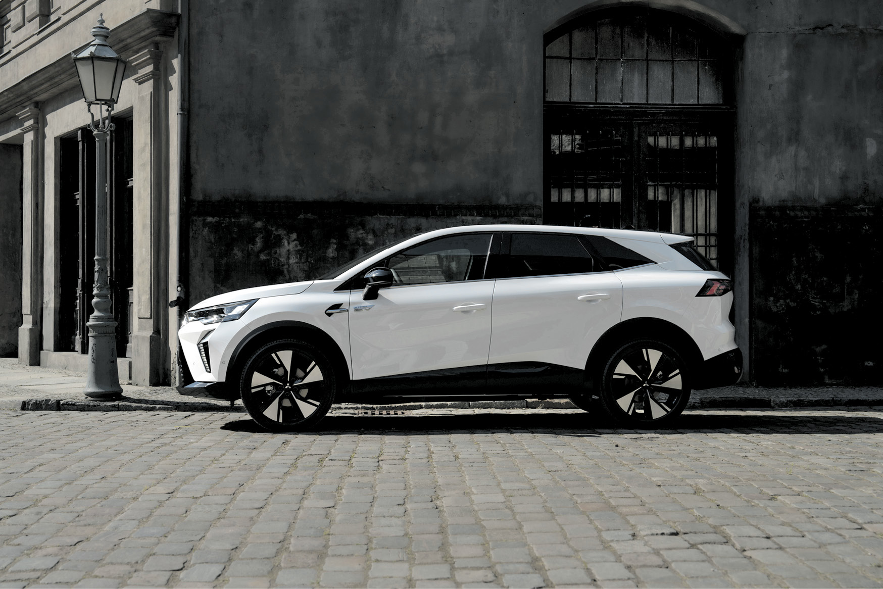 Alice rosenblum and johnny molly is a youthful pretty lady